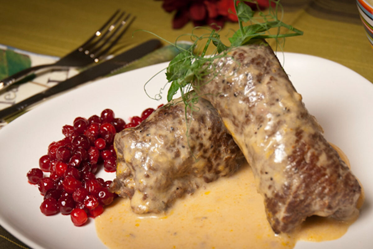 Sinappi-sipulitäytteiset lehtipihvirullat resepti | Snellman