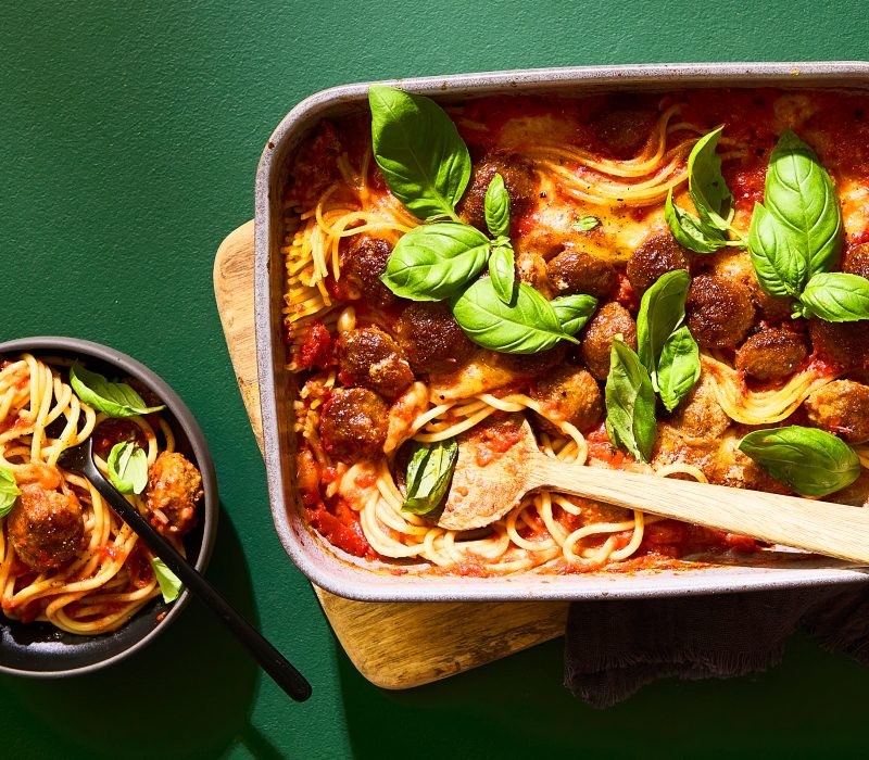 Helppo uunilihapullapasta resepti ja ohje | Snellman